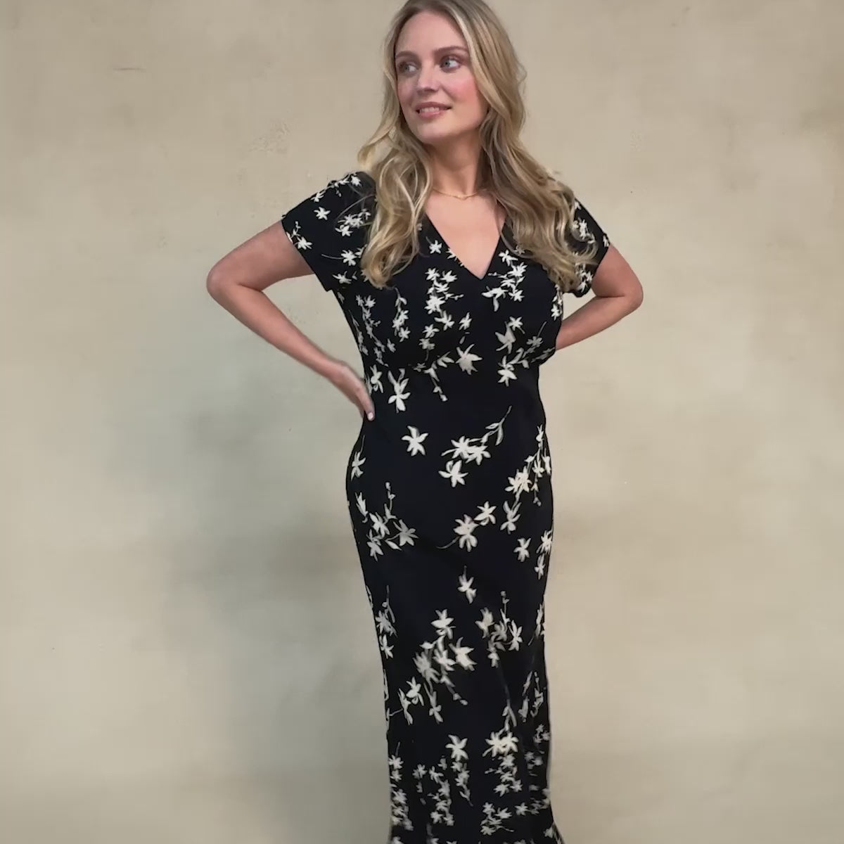 Julie - Cap Sleeve Maxi Dress - Black Floral Print – Fabulous